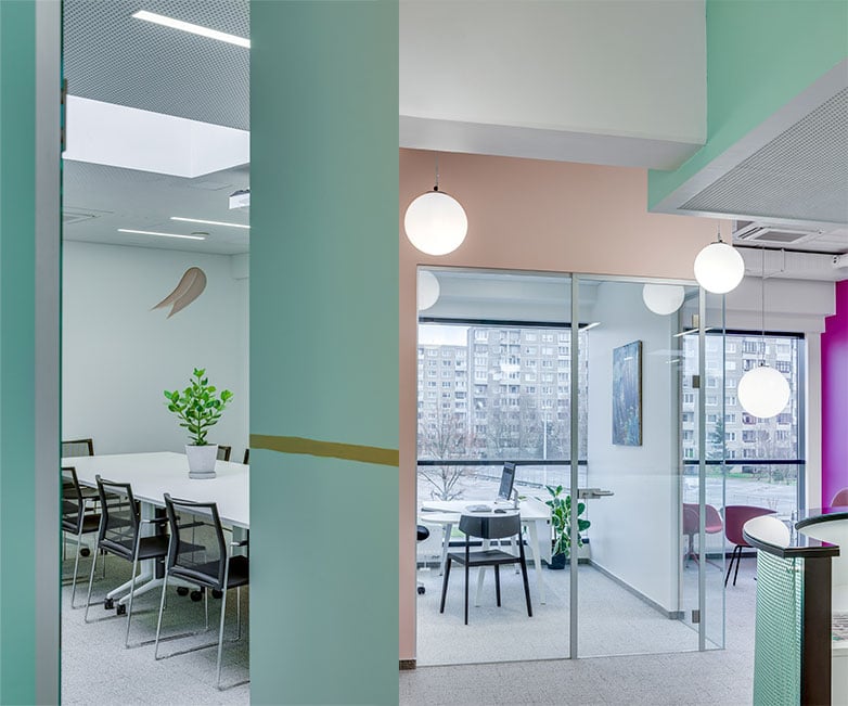 Douglas Offices. Art, open spaces and plenty of light