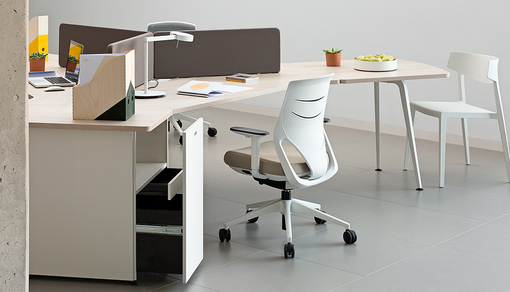 Der Schreibtisch mit einem Twist für moderne Büros | Actiu